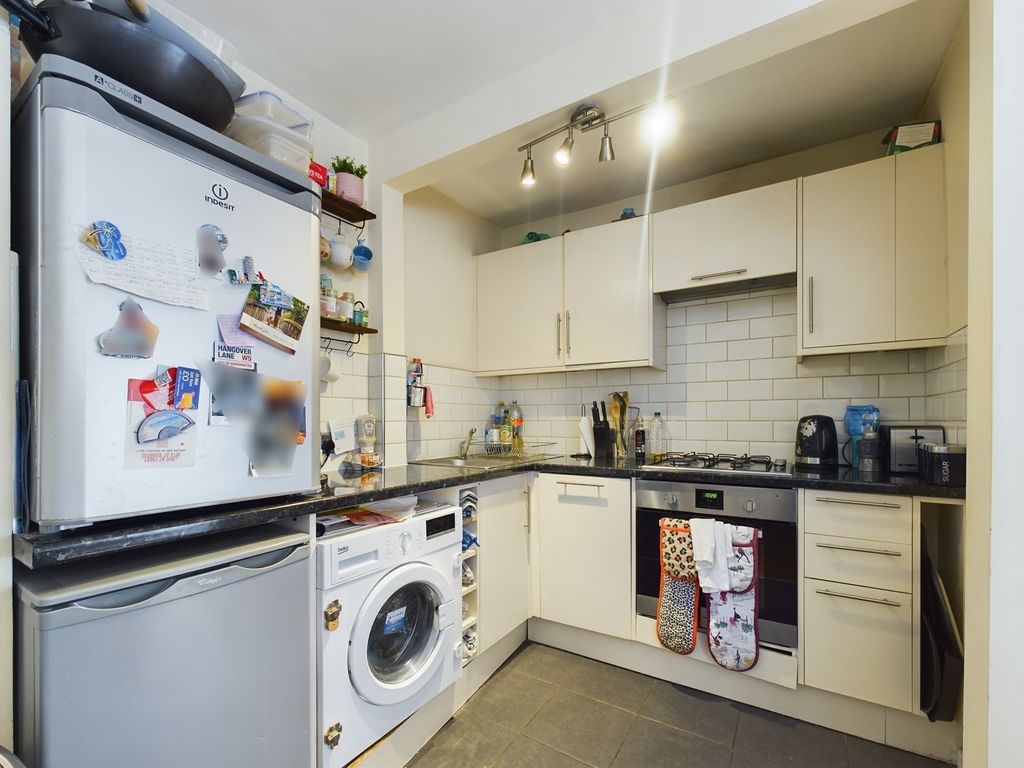 4 bed maisonette to rent in Victoria Rise, London SW4, £3,700 pcm - Zoopla