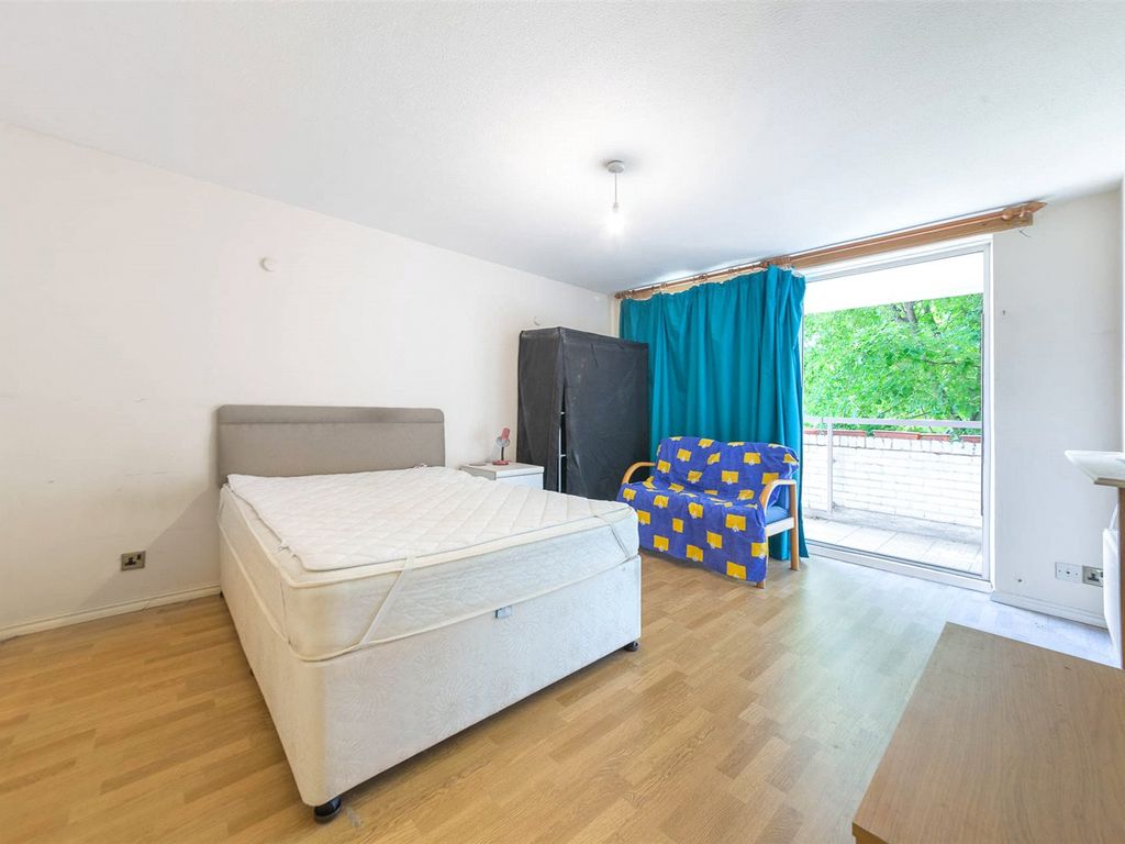 2 bed flat for sale in Lipton Road, Limehouse, London E1, £325,000 - Zoopla