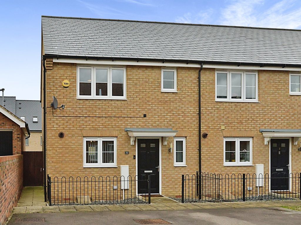 3 Bed End Terrace House For Sale In Hereford Way Whitehouse Milton