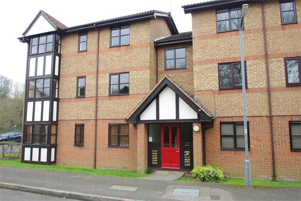 1 bed flat to rent in Osprey Close, Falcon Way, Watford WD25, £1,175 ...