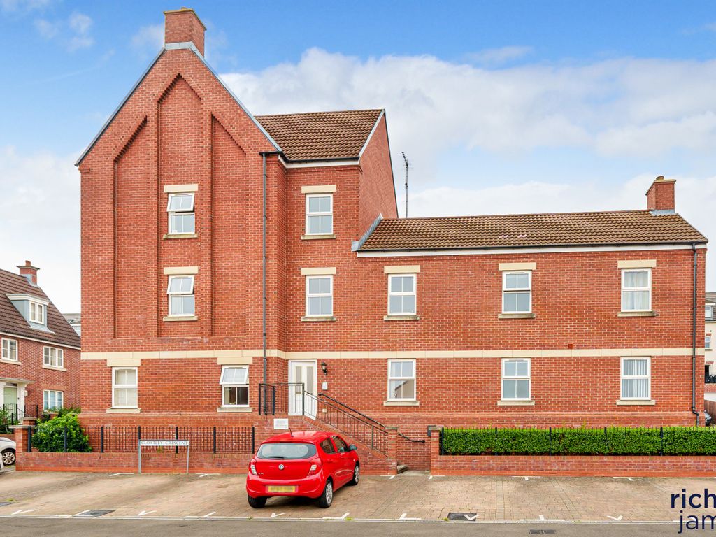 2 bed flat for sale in Cloatley Crescent, Royal Wootton Bassett ...