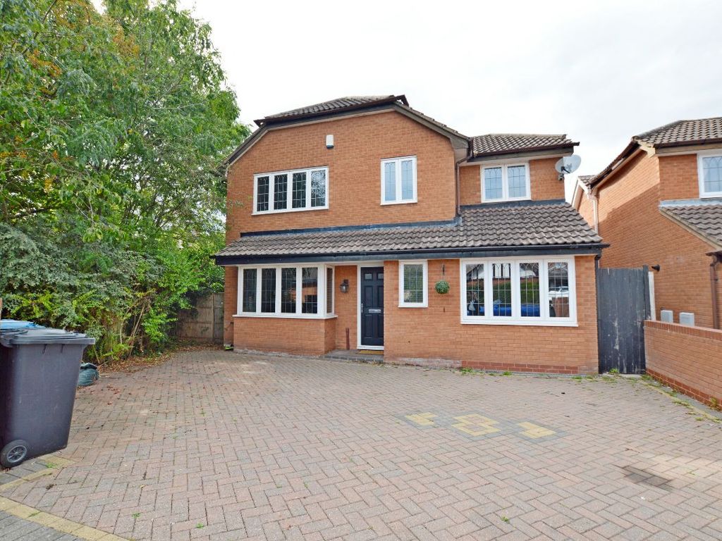 4 bed detached house for sale in Moat Drive, Drayton Bassett, Tamworth ...