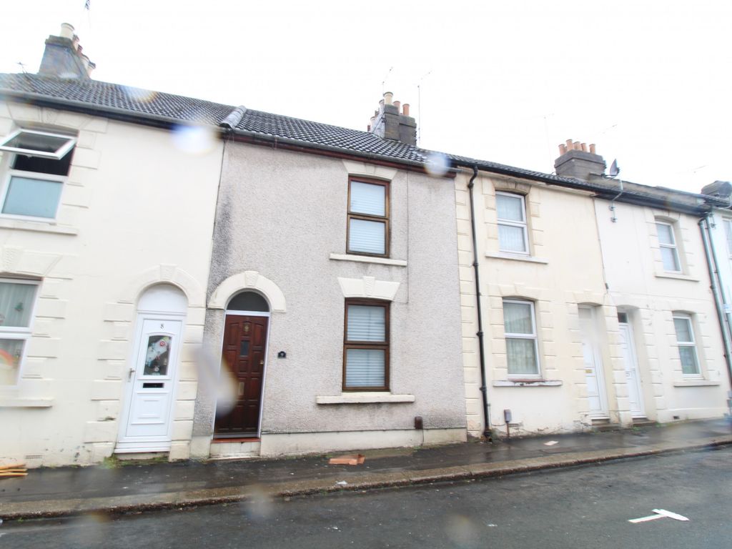 4 bed terraced house for sale in Stanley Road, Gillingham ME7 - Zoopla
