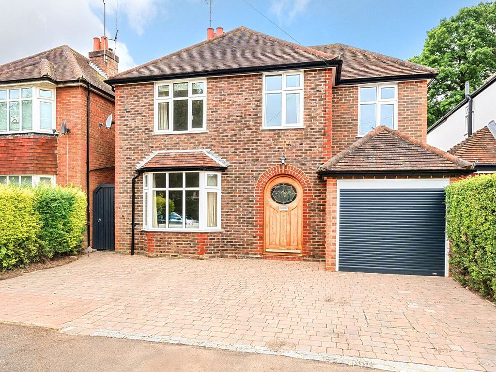 4 bed detached house for sale in Horsell, Surrey GU21, £950,000 - Zoopla