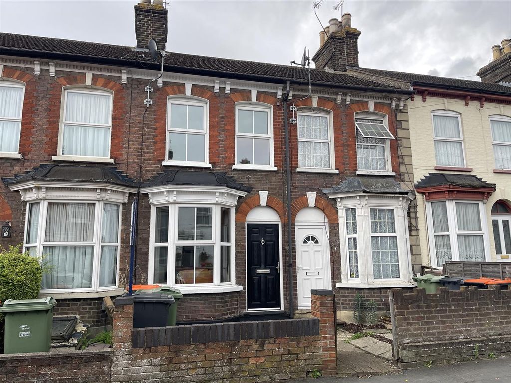 2 bed terraced house for sale in Victoria Street, Dunstable ...