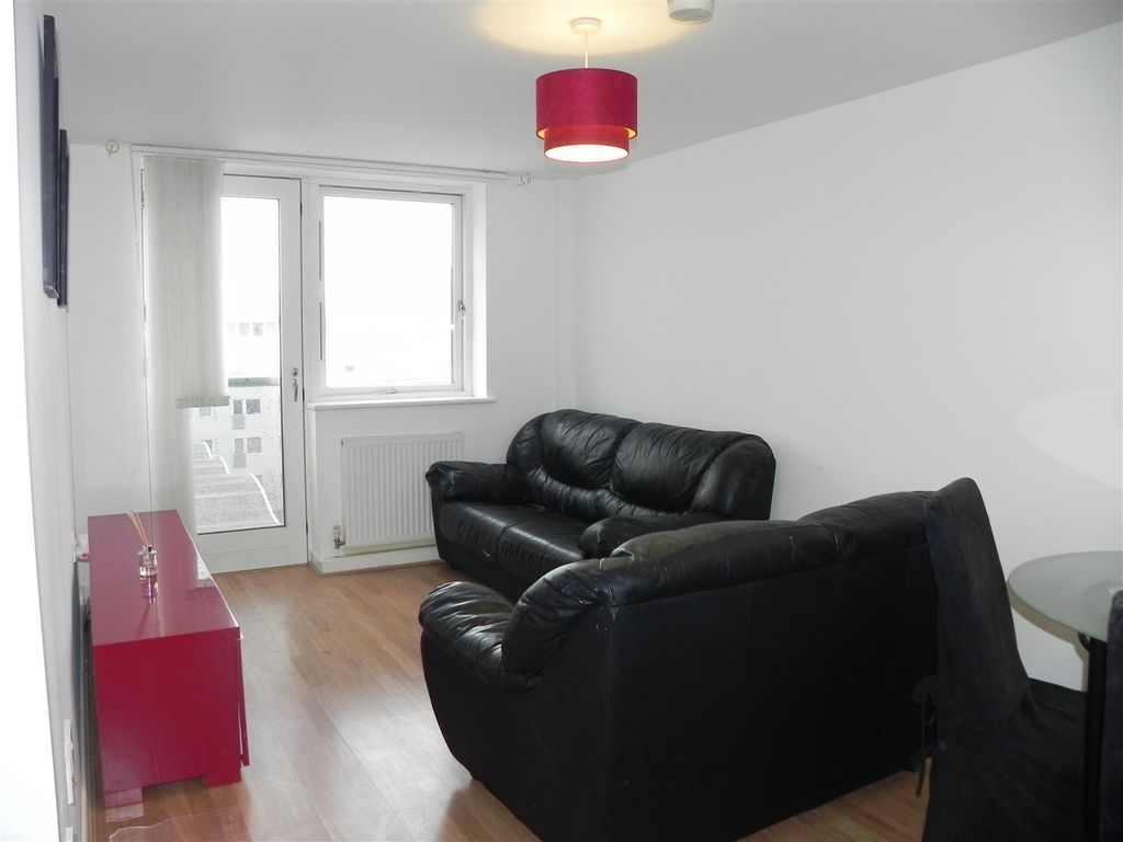2 bed flat to rent in Royal Quay, Liverpool L3, £750 pcm - Zoopla