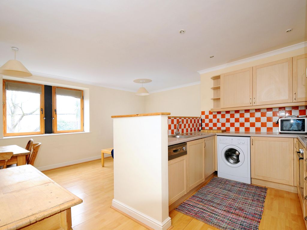 2 bed flat to rent in Chiswick View, Acton Lane, Chiswick W4 - Zoopla