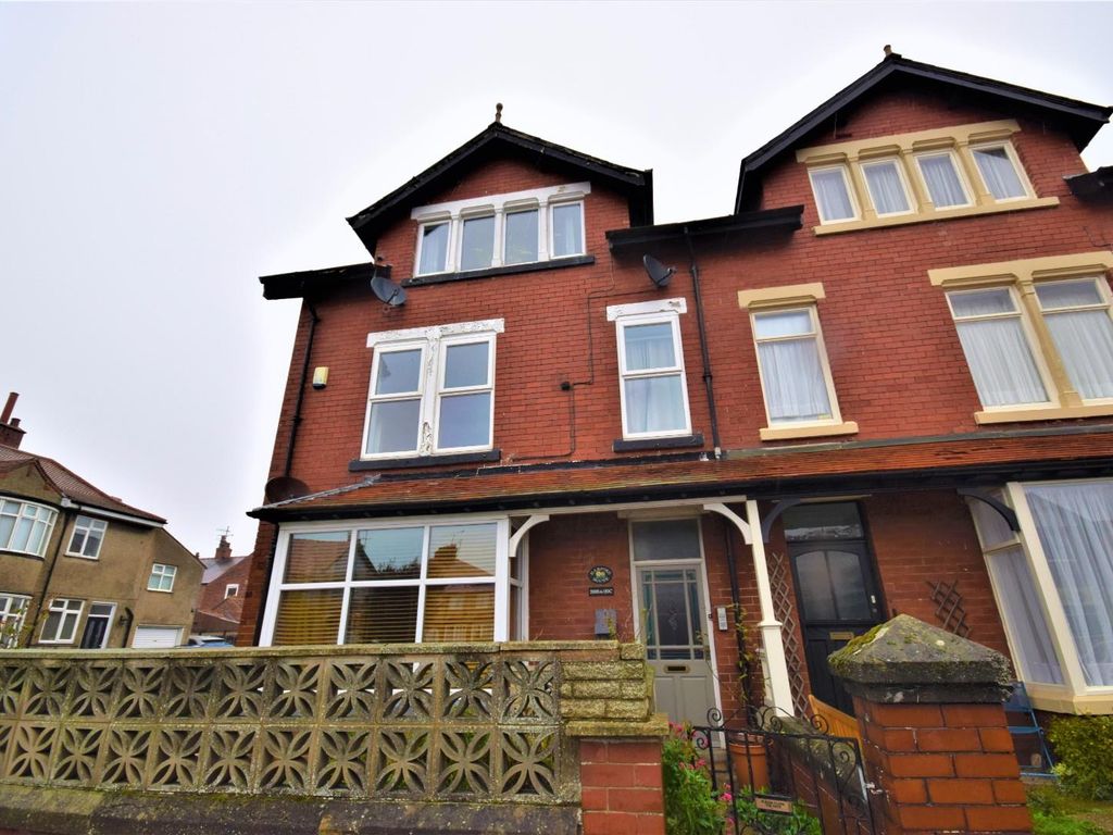 2 bed flat for sale in Station Avenue, Filey YO14 - Zoopla