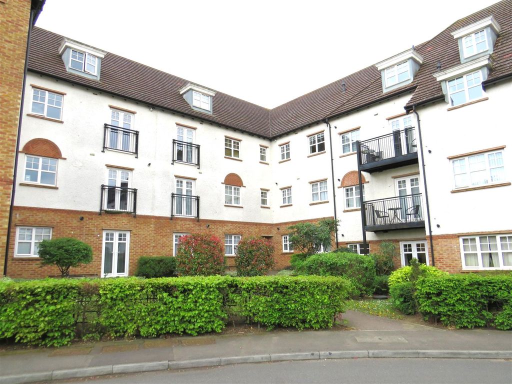 2 bed flat to rent in Wissen Drive, Letchworth Garden City SG6, £1,150 ...