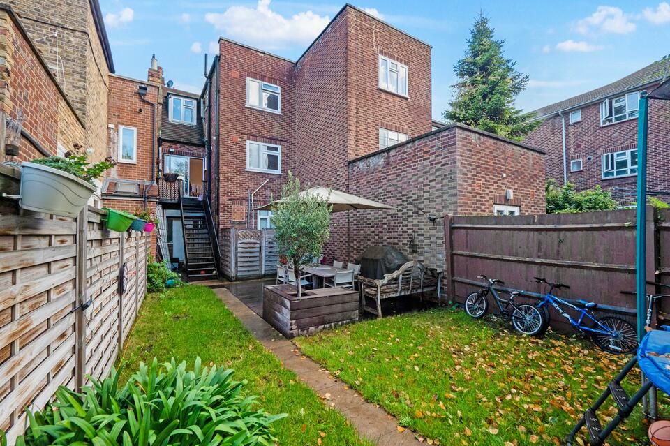3 bed flat for sale in Haydons Road, London SW19 - Zoopla