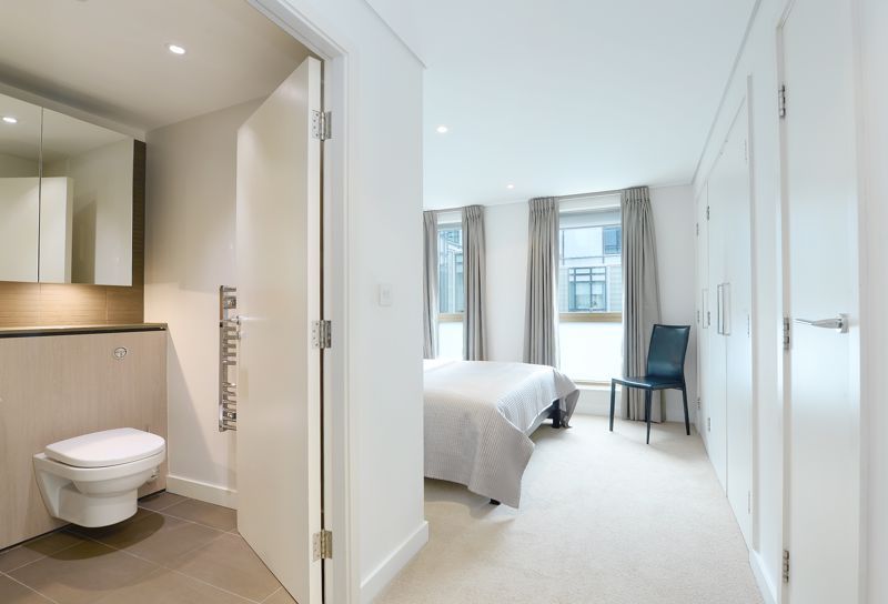 2 bed flat to rent in Merchant Square East, London W2, £4,203 pcm - Zoopla