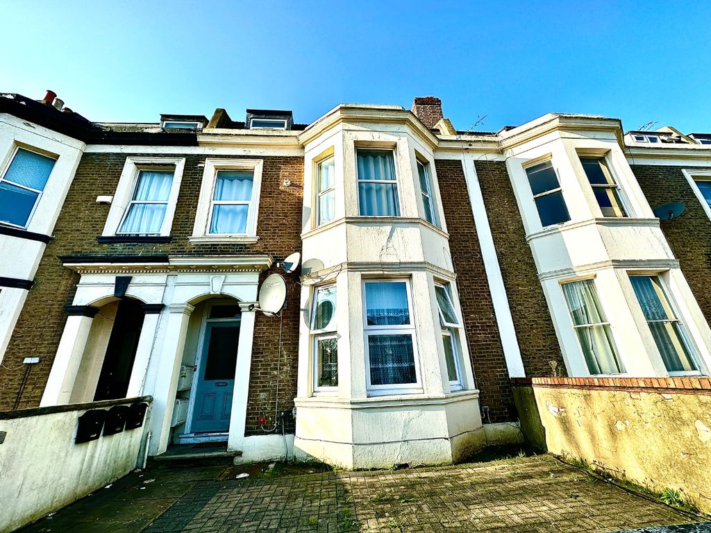 1 bed flat for sale in Top Floor Flat, Burrage Road, Woolwich, London ...