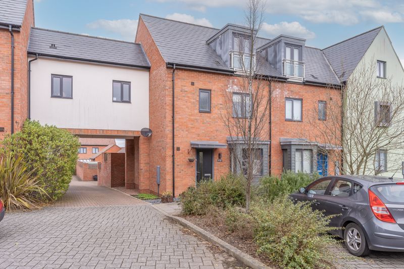 4 bed terraced house for sale in Cottom Way, Telford TF3 - Zoopla
