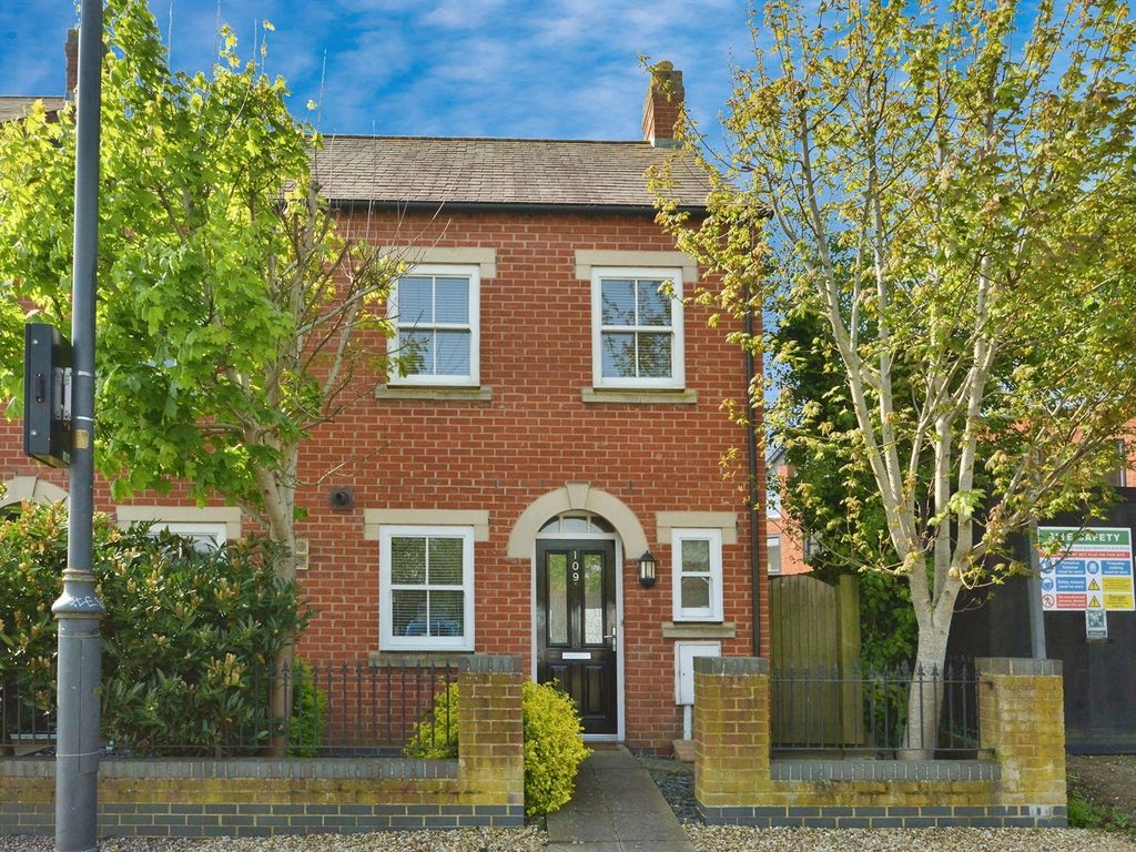 2 bed end terrace house for sale in Stratford Road, Wolverton, Milton ...