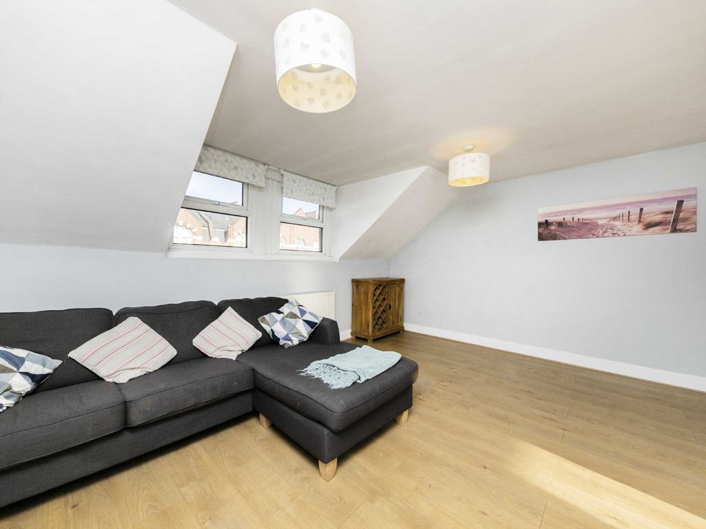 2 bed flat to rent in Balham High Road, London SW12, £2,000 pcm - Zoopla