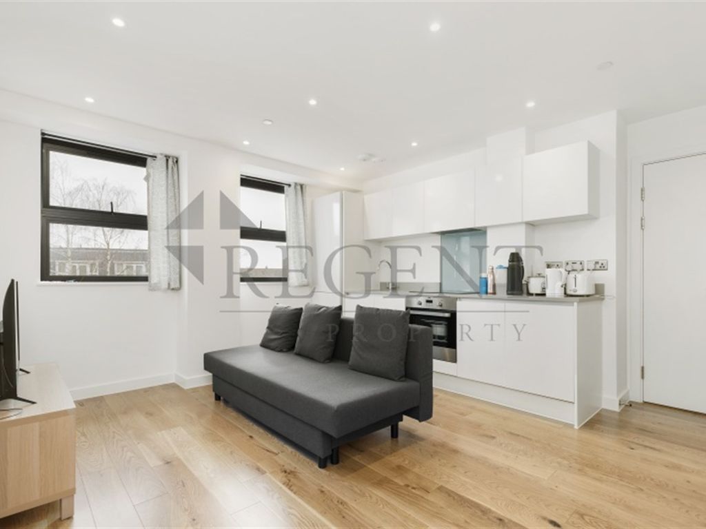 1 bed flat to rent in Dolphin Bridge House, Rockingham Road UB8, £1,350 ...