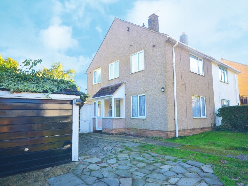 3 Bed Semi Detached House To Rent In Charing Road Gillingham Me8 £
