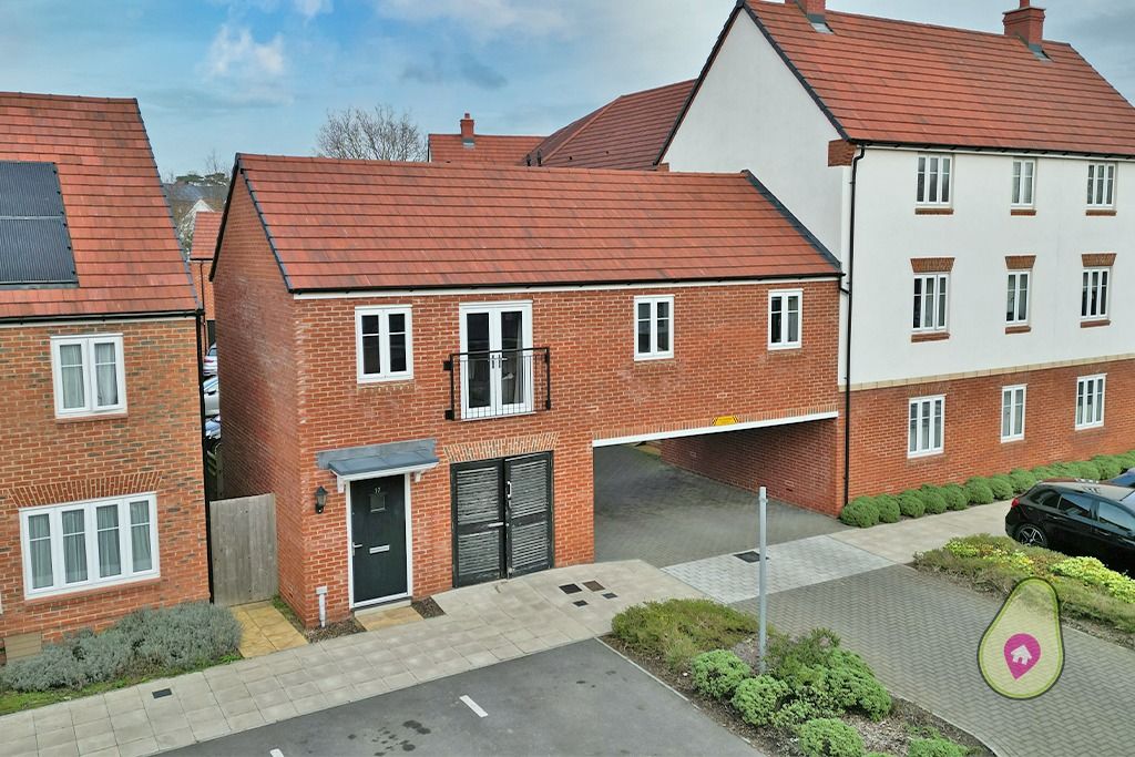 2 Bed Mews House For Sale In Beechey Place Wokingham Berkshire Rg40
