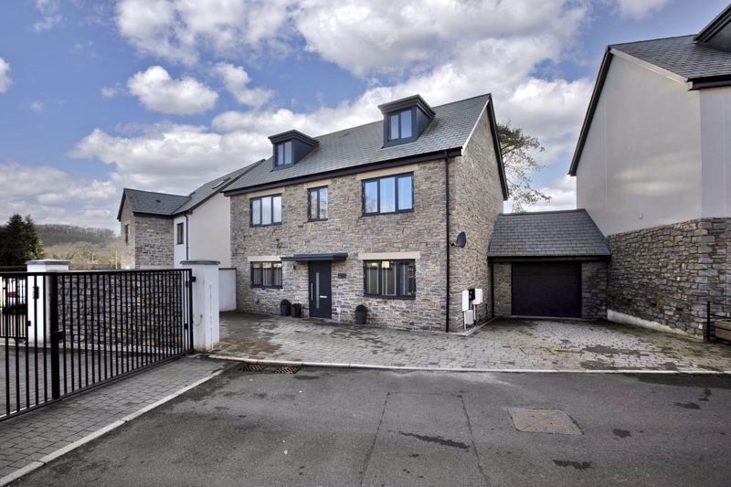 5 Bed Detached House For Sale In The Pinaccle Ogwell Newton Abbot