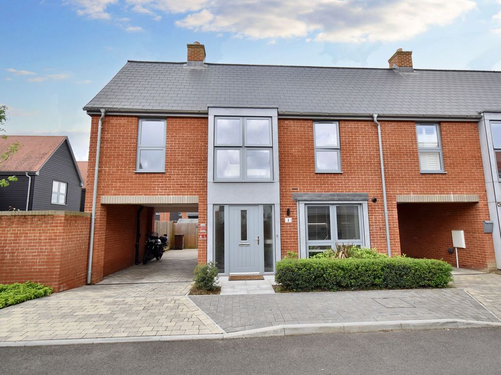 3 bed link detached house for sale in Ringlet Close, Kennington TN24, £ ...