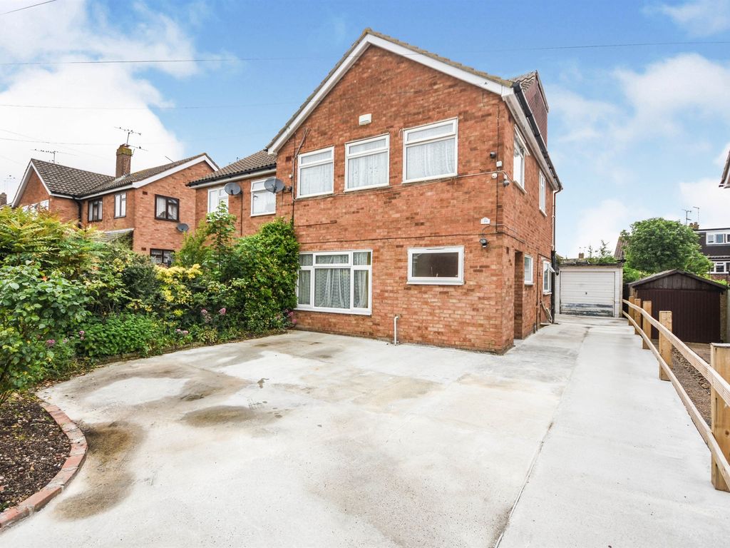 4 Bed Semi Detached House For Sale In Juniper Drive Moulsham Lodge