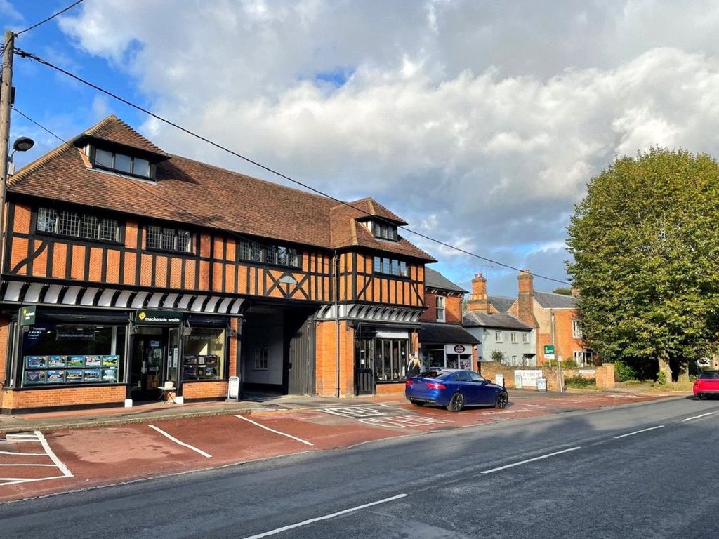 1 bed flat for sale in High Street, Hartley Wintney, Hampshire RG27, £ ...