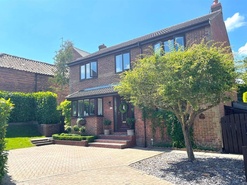 4 bed detached house for sale in Castle Park, Aldbrough, Hull HU11, £ ...