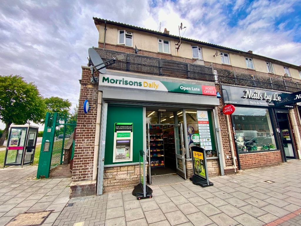 Camborne Avenue, Romford RM3, Retail premises to let, £11,004 pa - Zoopla