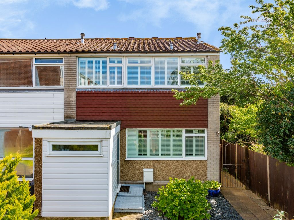 3 Bed End Terrace House For Sale In Cowdrey Court Dartford Kent Da1