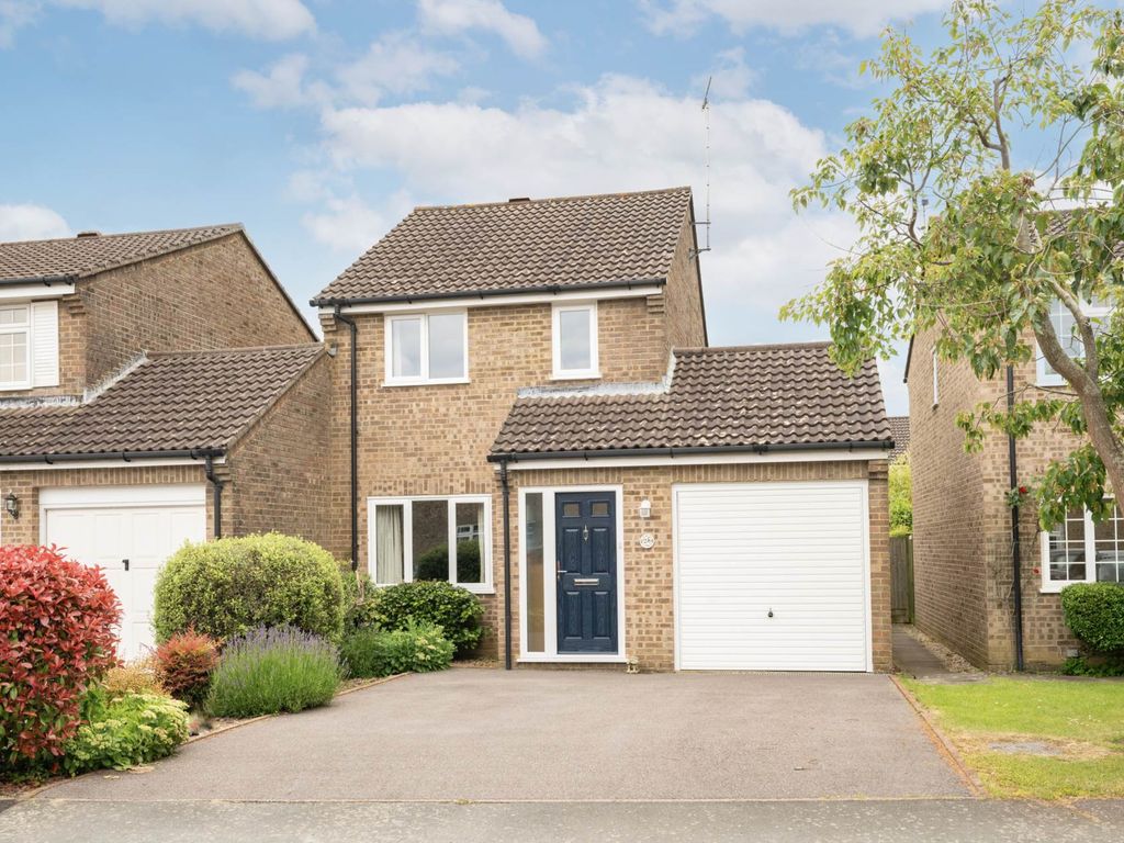 3 bed link detached house for sale in Fellcott Way, Horsham RH12, £ ...