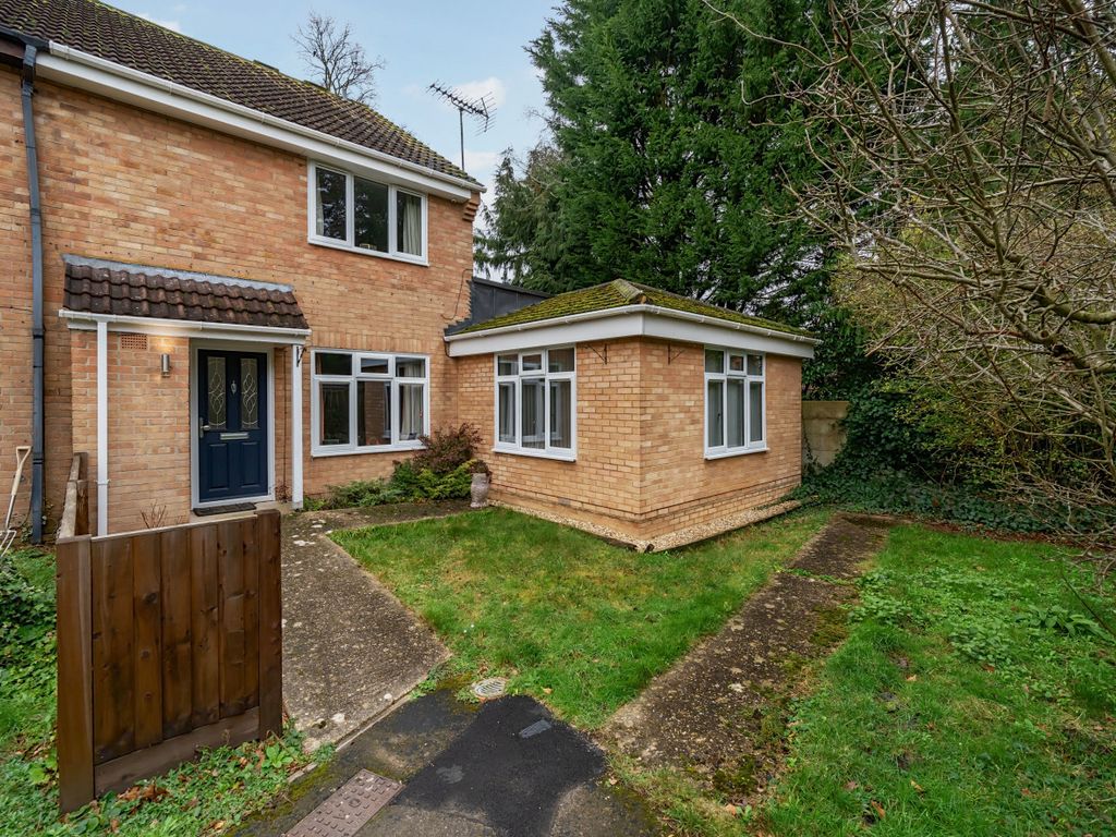 3 Bed End Terrace House For Sale In Roycroft Lane Finchampstead
