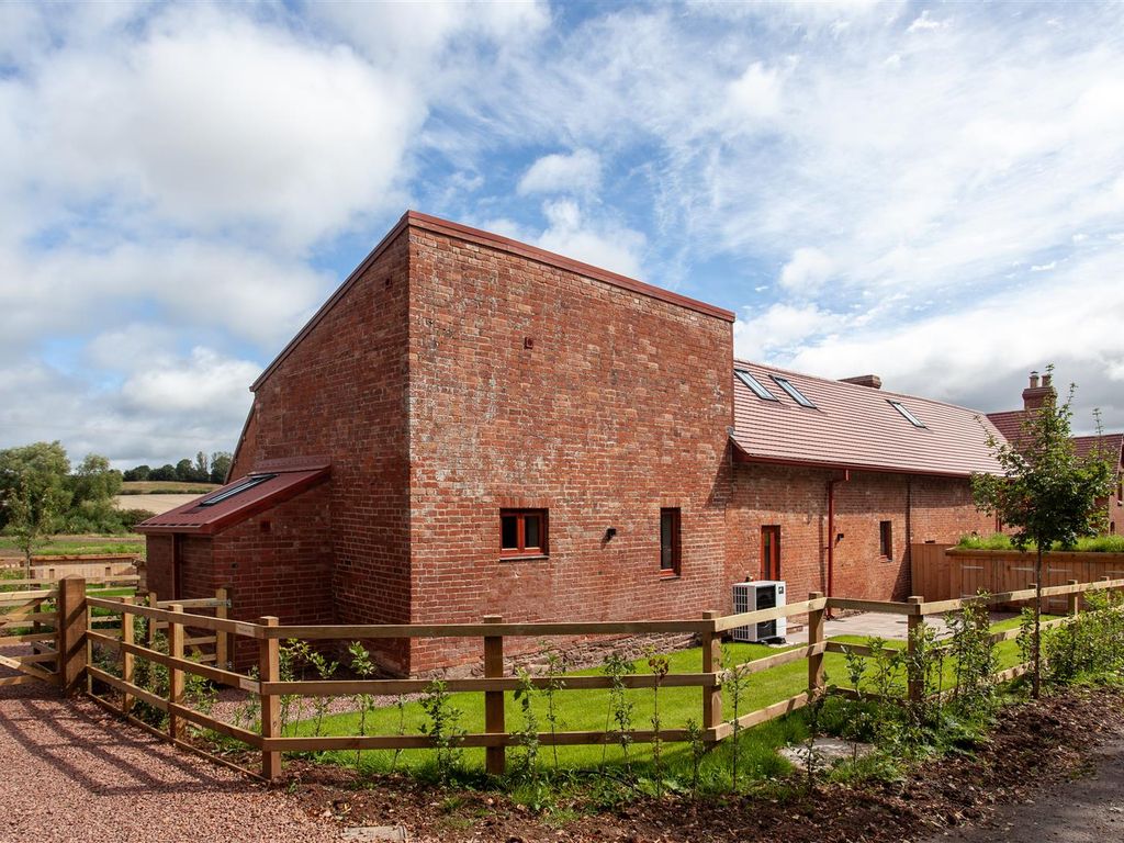 3 bed barn conversion to rent in Newly Developed Barn Conversion, Canon ...