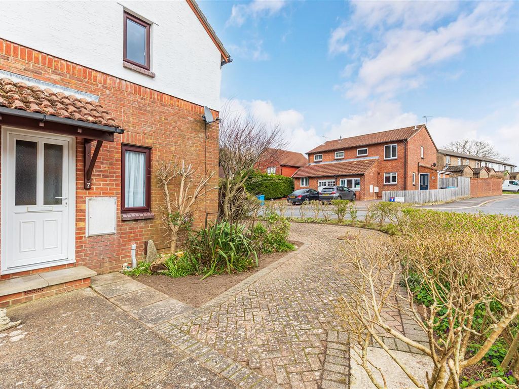 1 bed end terrace house to rent in Rowan Drive, Poole BH17, £950 pcm ...