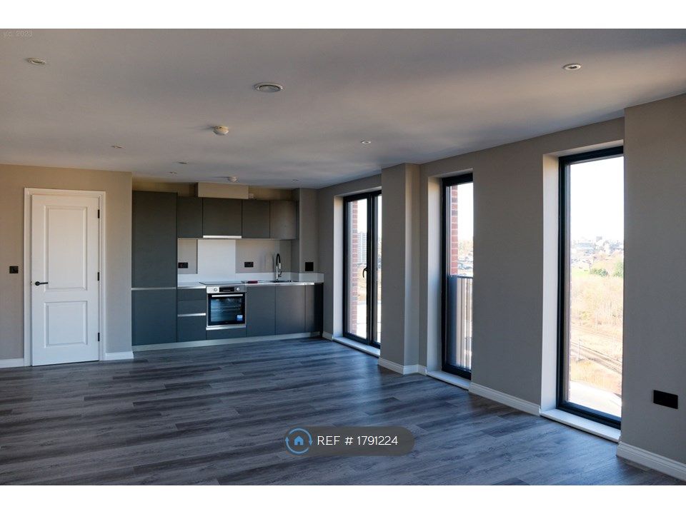 2 bed flat to rent in Springwell Gardens, Leeds LS12, £2,450 pcm - Zoopla