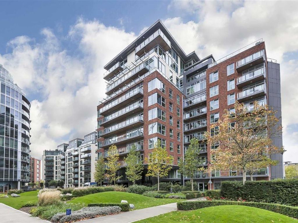 2 bed flat to rent in Juniper Drive, London SW18, £2,500 pcm - Zoopla