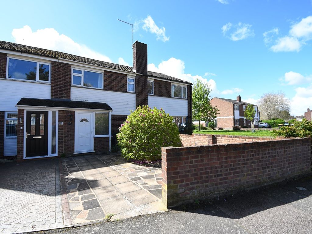 3 Bed Terraced House For Sale In The Links Kempston Bedford Mk42 £
