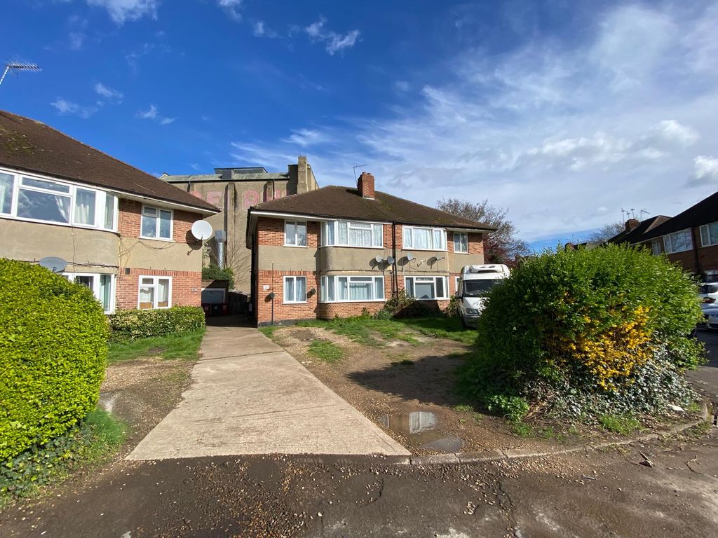 2 bed maisonette for sale in Adelphi Gardens, Slough SL1, £229,950 - Zoopla
