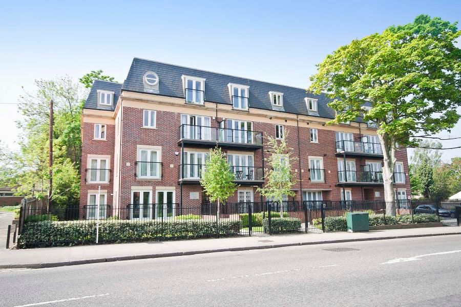 2 bed flat to rent in Marsh Road, Pinner HA5, £1,850 pcm - Zoopla