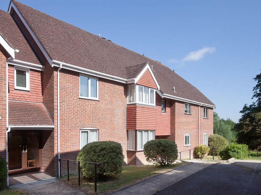 2 bed flat to rent in Harnham Road, Salisbury SP2 - Zoopla