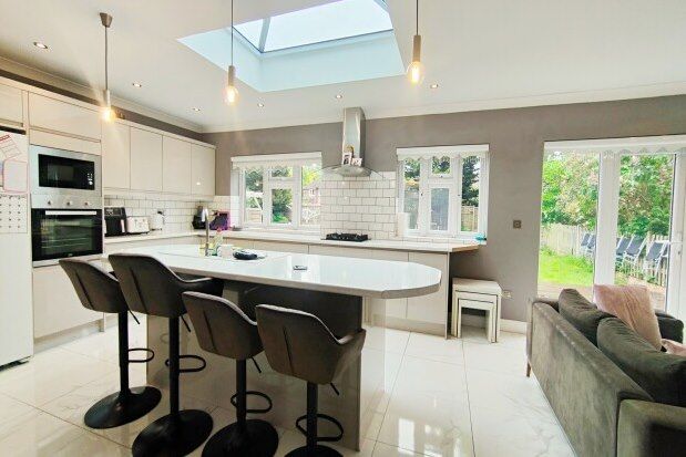 4 bed property to rent in Midfield Way, Orpington BR5, £2,750 pcm - Zoopla