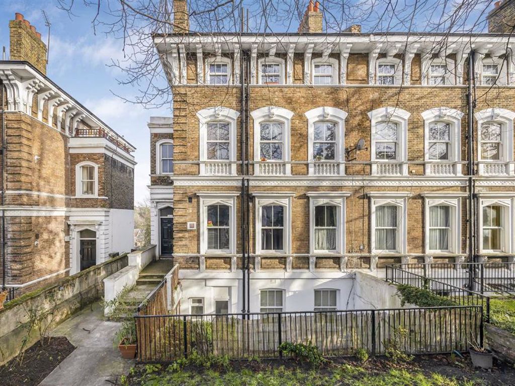 3 bed flat to rent in Victoria Way, London SE7 - Zoopla