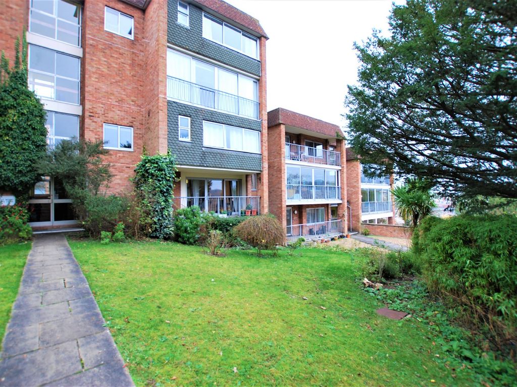 2 bed flat to rent in The Mount, Guildford, Surrey GU2, £1,650 pcm - Zoopla