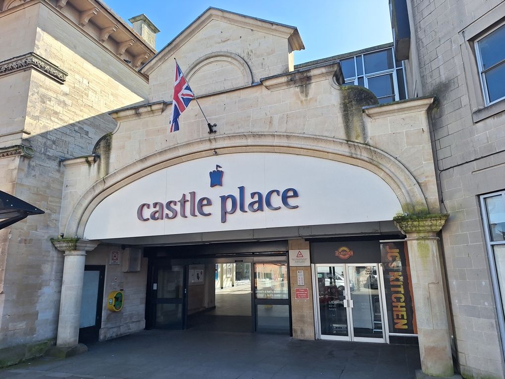Retail premises to let in Castle Place, Trowbridge BA14, Non quoting ...
