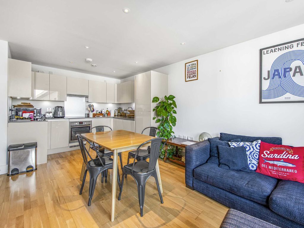 1 bed flat for sale in Streatham High Road, London SW16, £385,000 - Zoopla