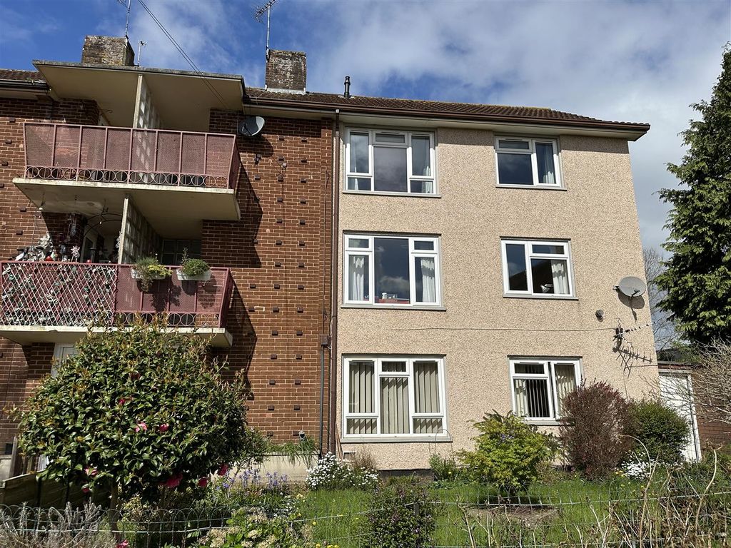 2 bed flat to rent in Glasshouse Lane, Exeter EX2, £1,095 pcm - Zoopla