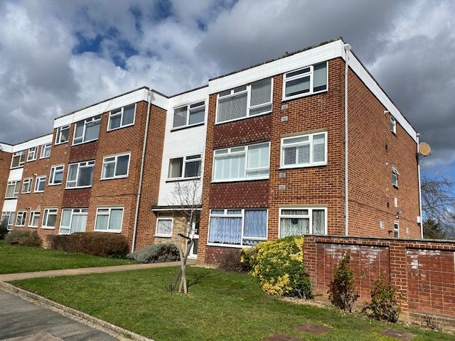 2 bed flat to rent in Randall Drive, Hornchurch RM12 - Zoopla