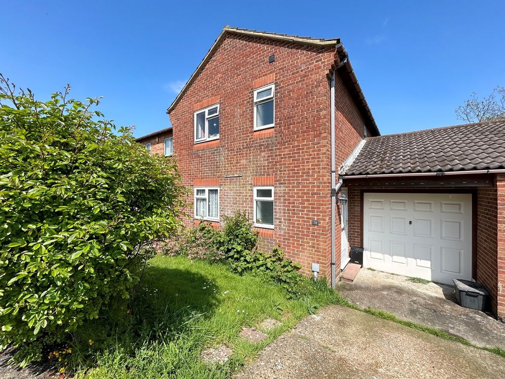 3 bed link detached house for sale in Wentworth Close, Bexhill On Sea ...