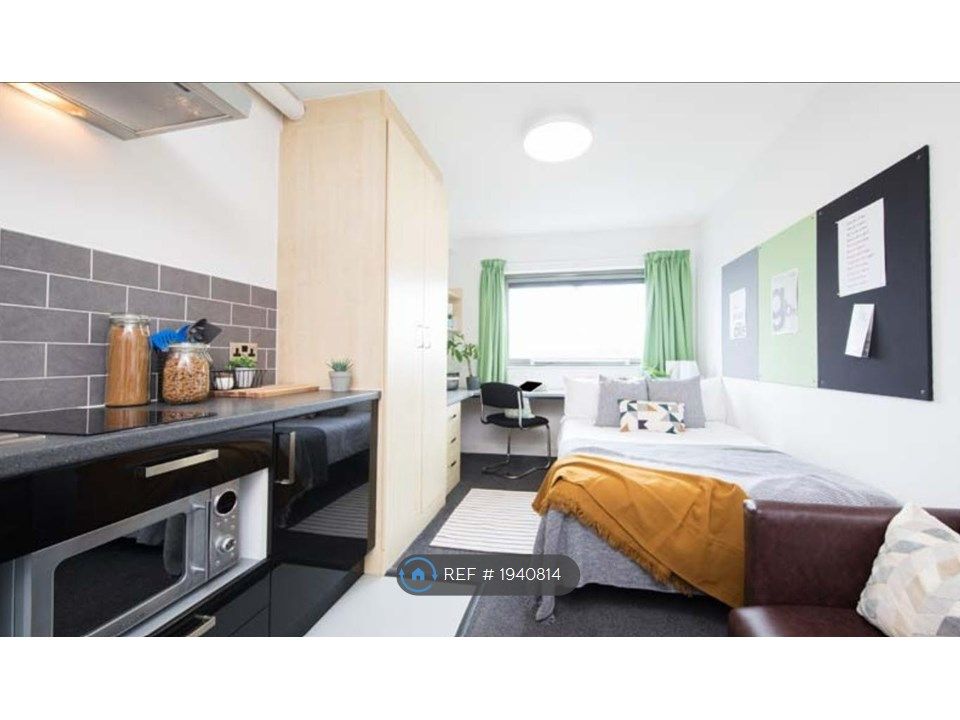 Room to rent in United Kingdom, Manchester M15, £1,278 pcm - Zoopla