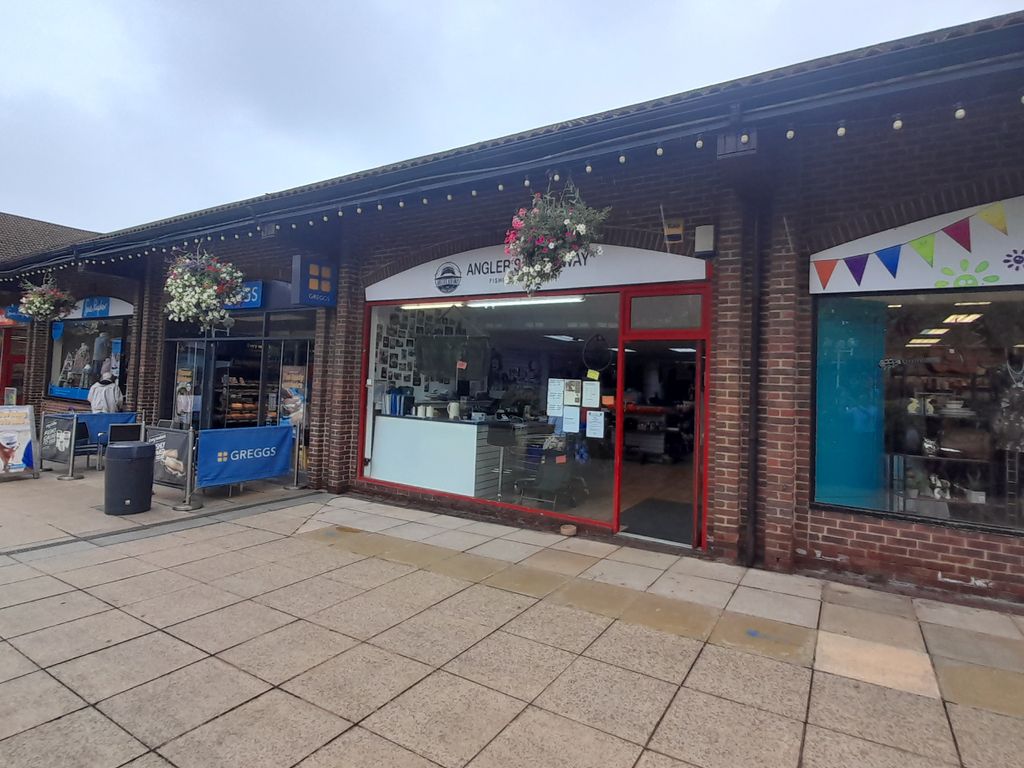 Retail premises to let in Unit 5, Chineham Shopping Centre, Chineham ...
