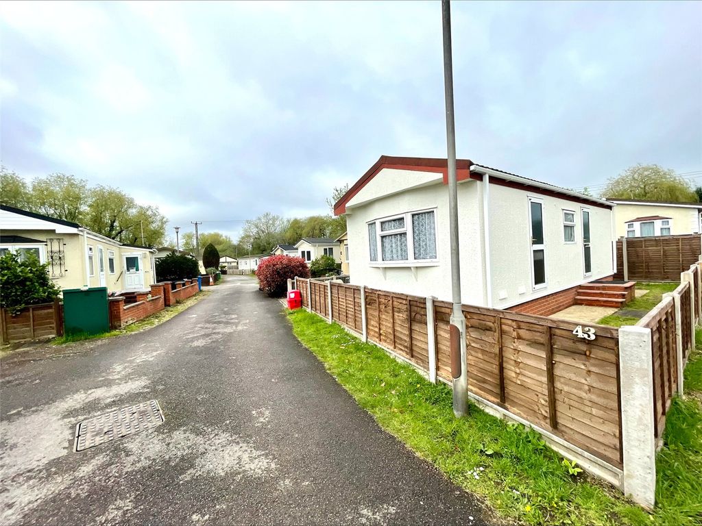 1 bed property for sale in Brookside Park, Hawley Lane, Farnborough ...